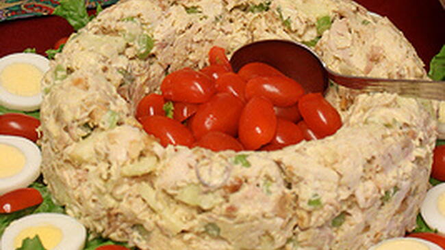 Recipe for Crunchy Asian Salad With Chicken | Almanac.com