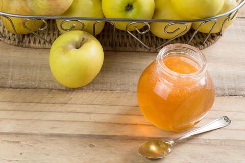Apple Jelly Recipe | Almanac.com